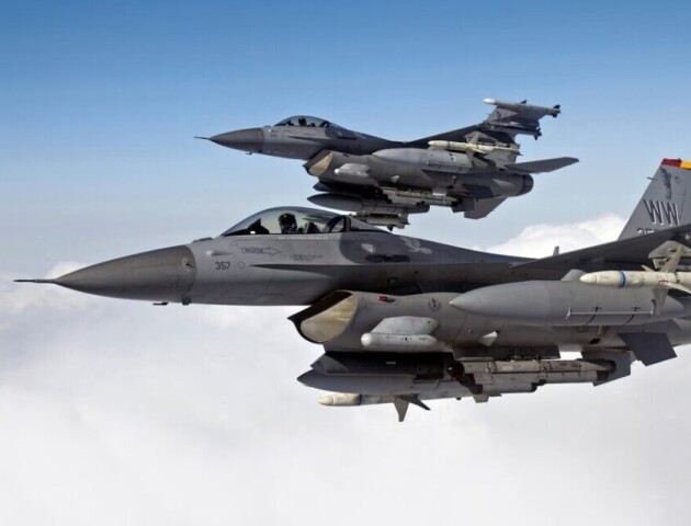 Українські пілоти вже проходять навчання на F-16 в Румунії